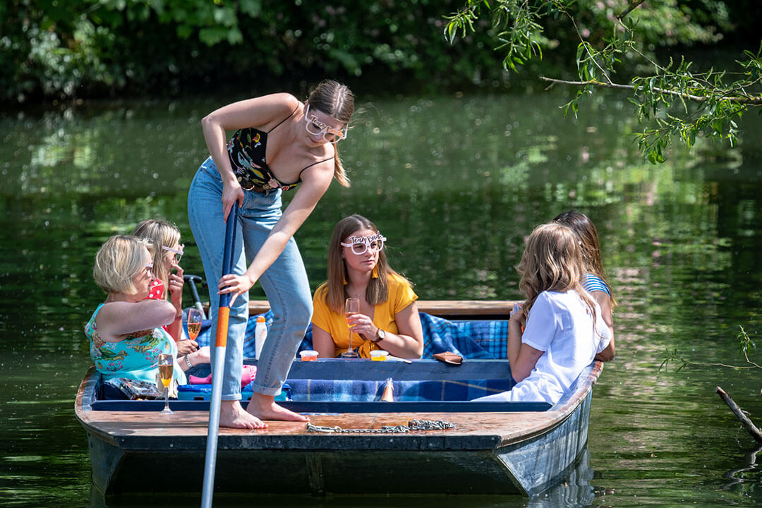 A guide to Punting in Cambridge - Scholars Punting Cambridge