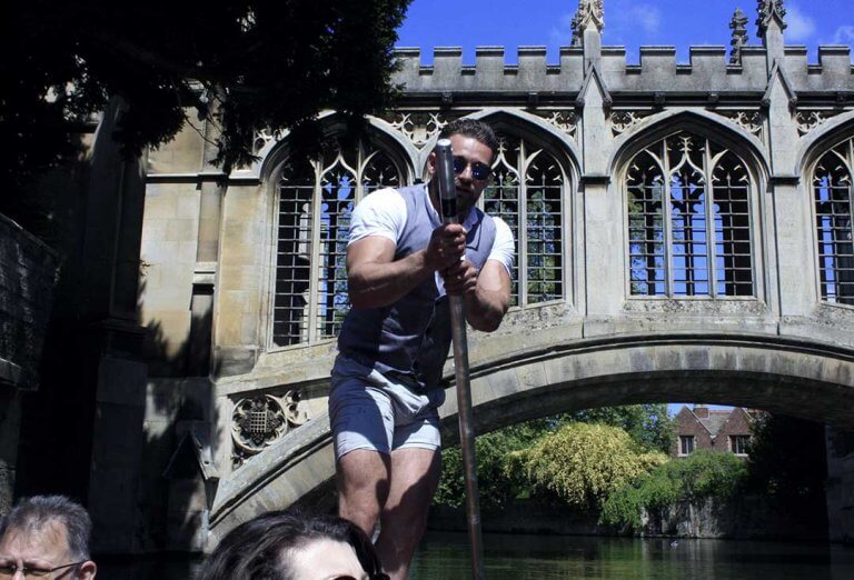 How easy is punting? - Scholars Punting Cambridge